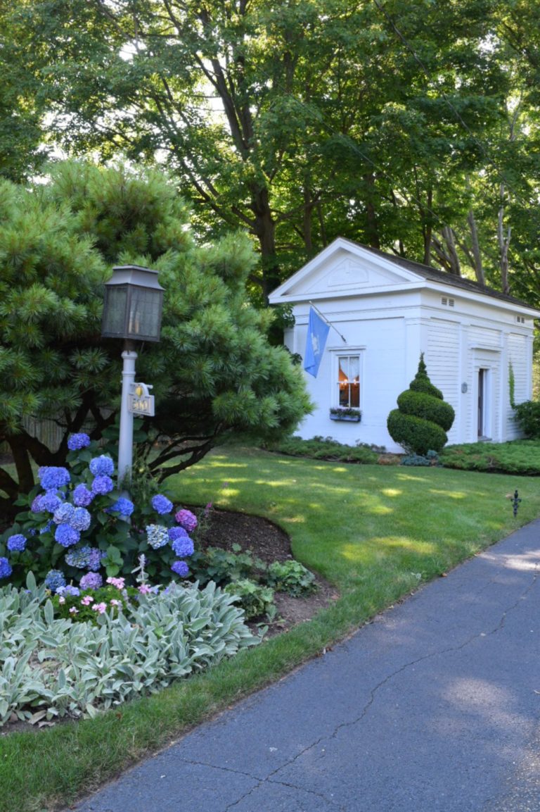 come-see-inside-this-new-england-charming-guest-house-nesting-with-grace