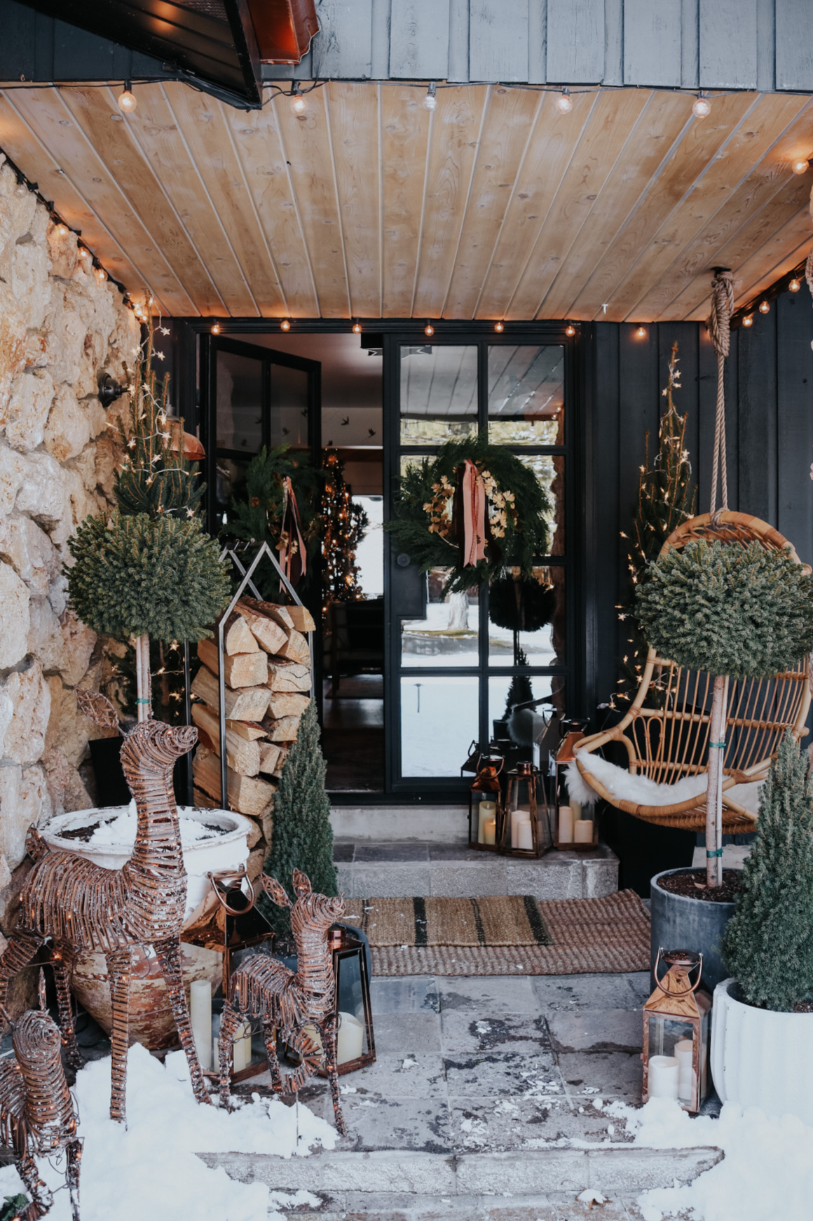 Complete Christmas Home Tour 2022 and Christmas Card Graphic - Nesting ...